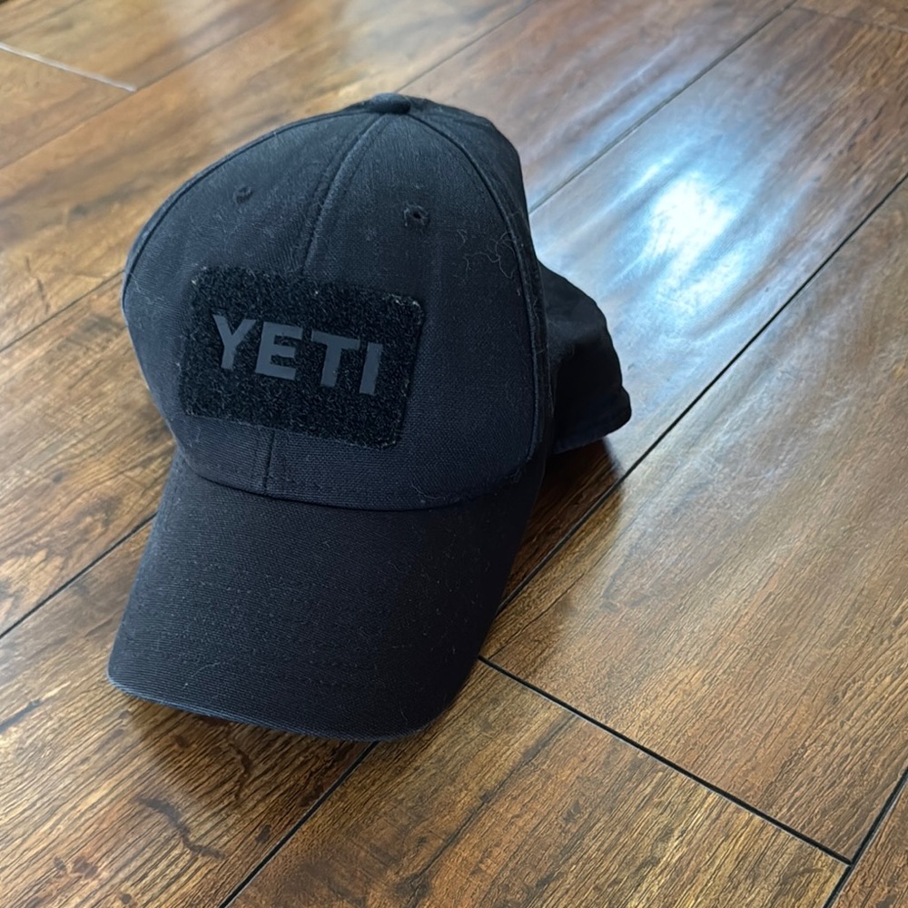Yeti Black Baseball Cap - Gem